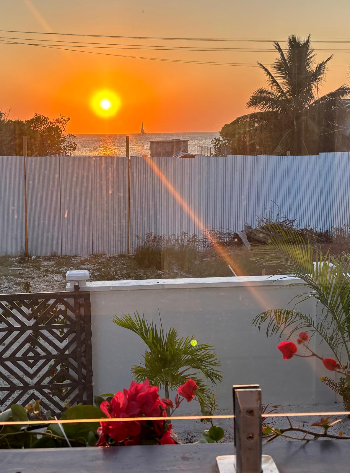 360 Suites – One Bedroom - CayeCaulkerVacationHomes
